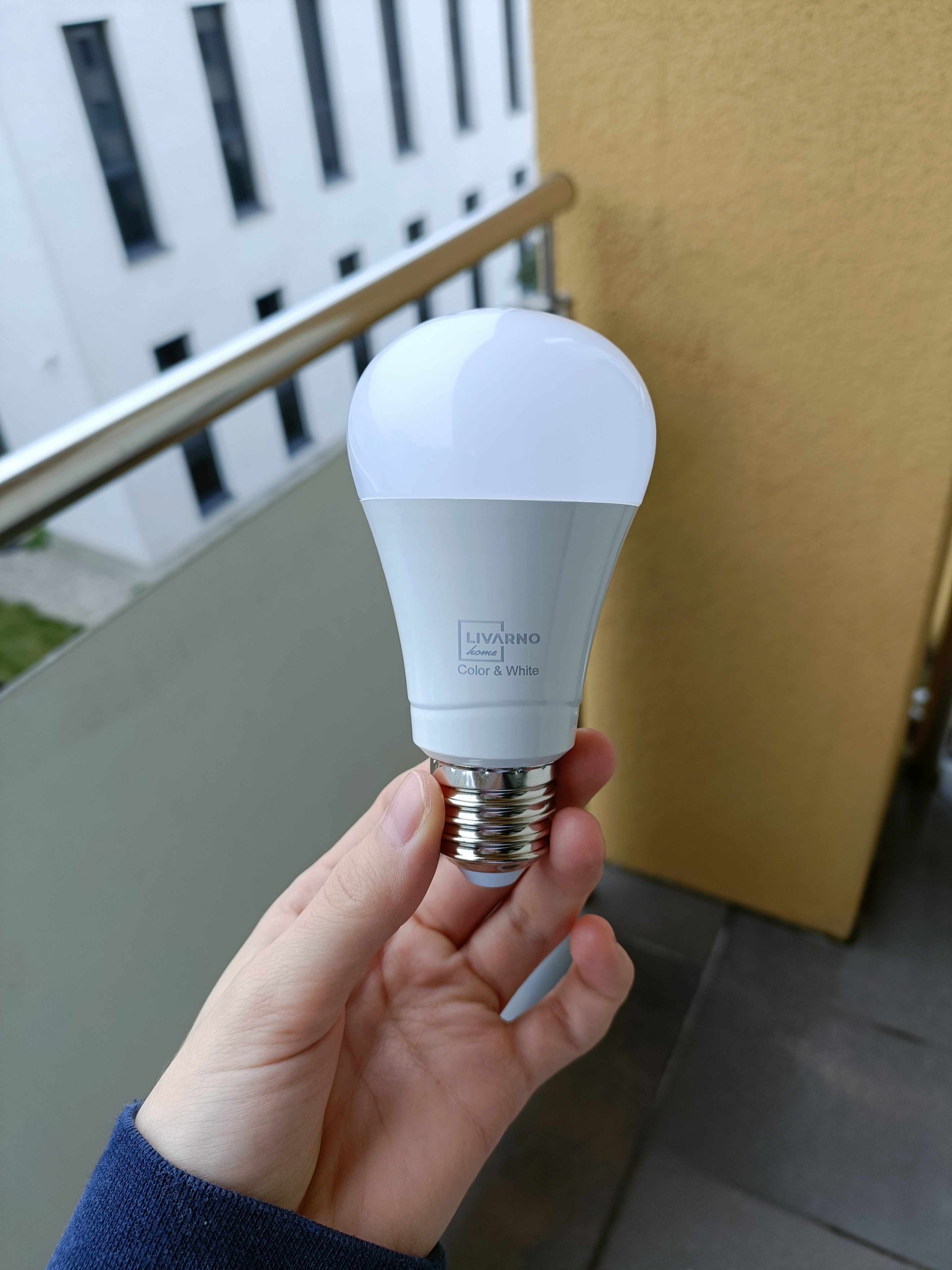 Inteligentne żarówki z Lidla Livarno - jak działają? [RECENZJA]