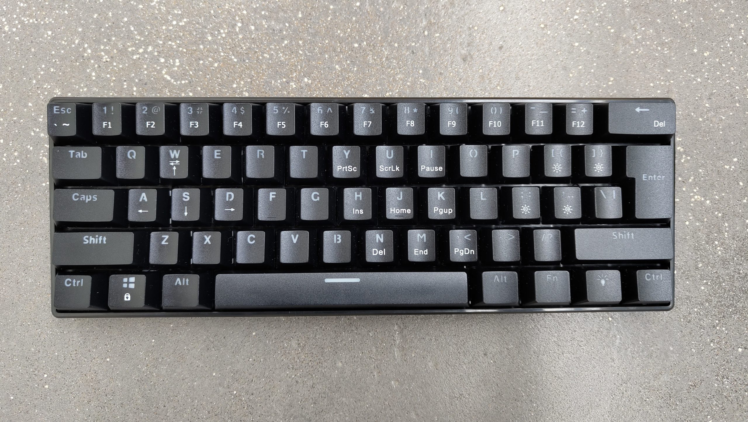 Gamingowa klawiatura za 170 złotych? Oto XPG Summoner Mini [RECENZJA]