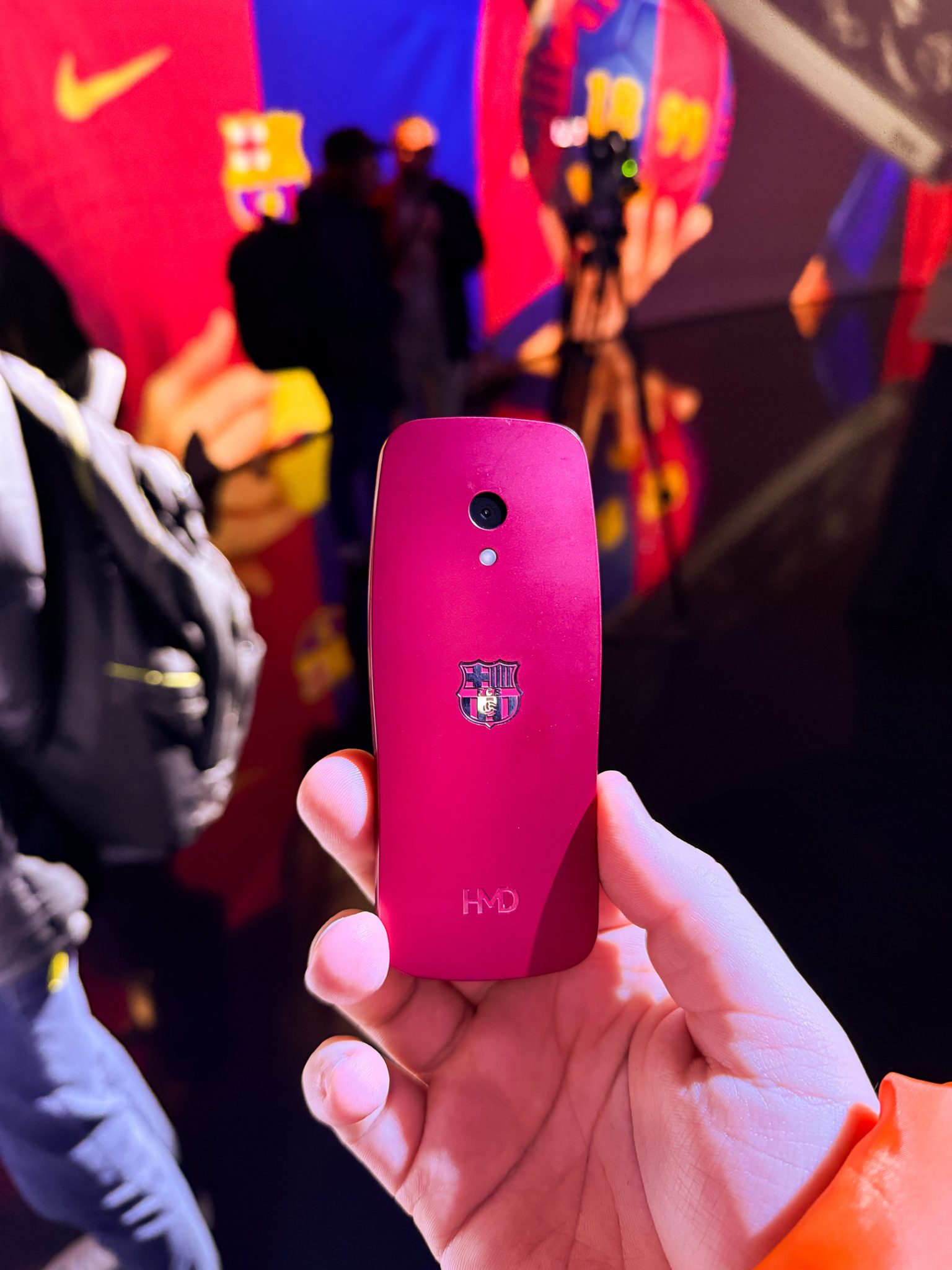 MWC 2025: Oficjalny telefon FC Barcelona zaprezentowany HMD Barca 3210 ...